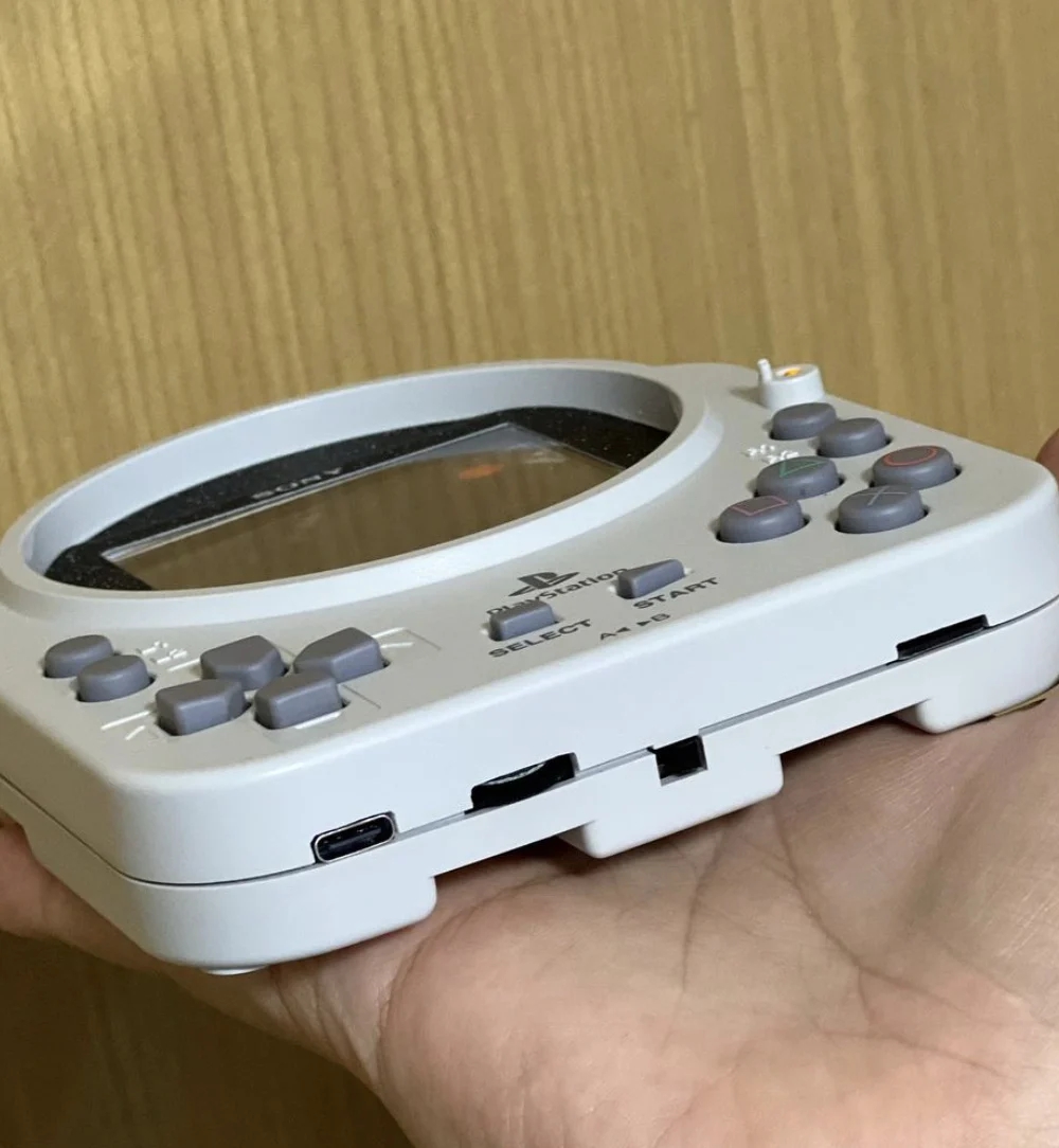 PS1: modder ha trasformato un raro controller in una console ...
