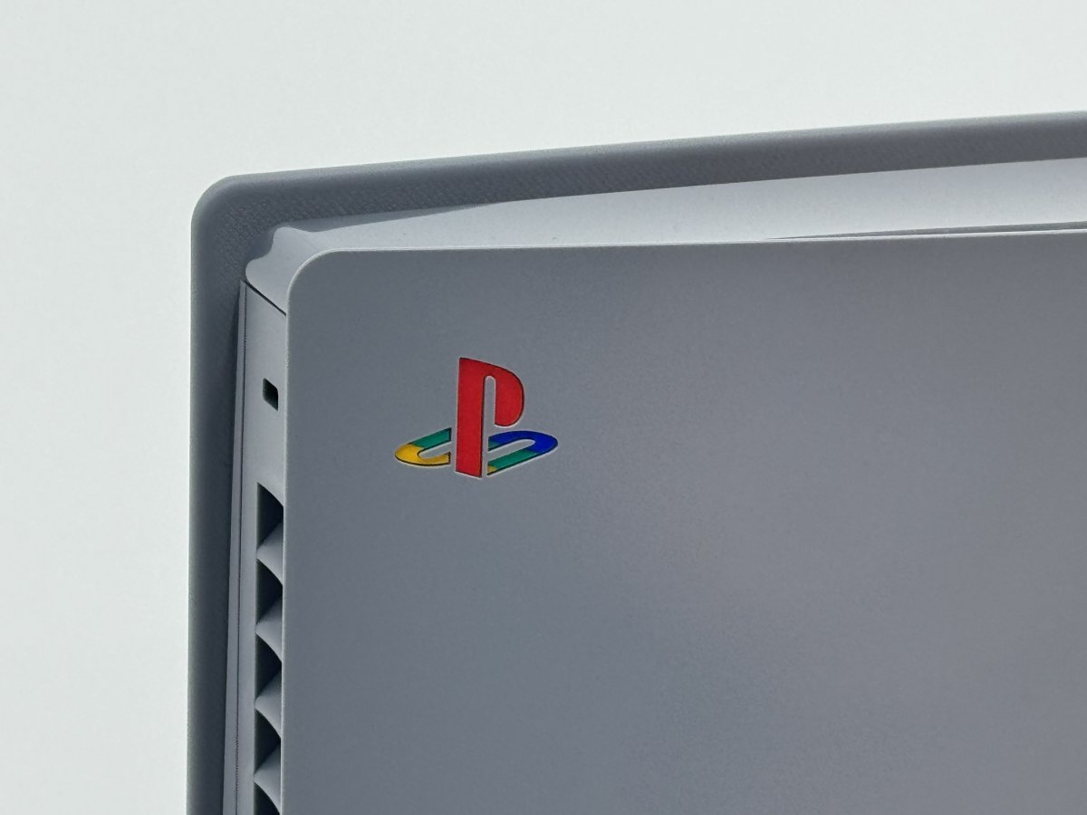 PS5 Pro 30th Anniversary vista dal vivo al TGS... volevamo portarcela a ...