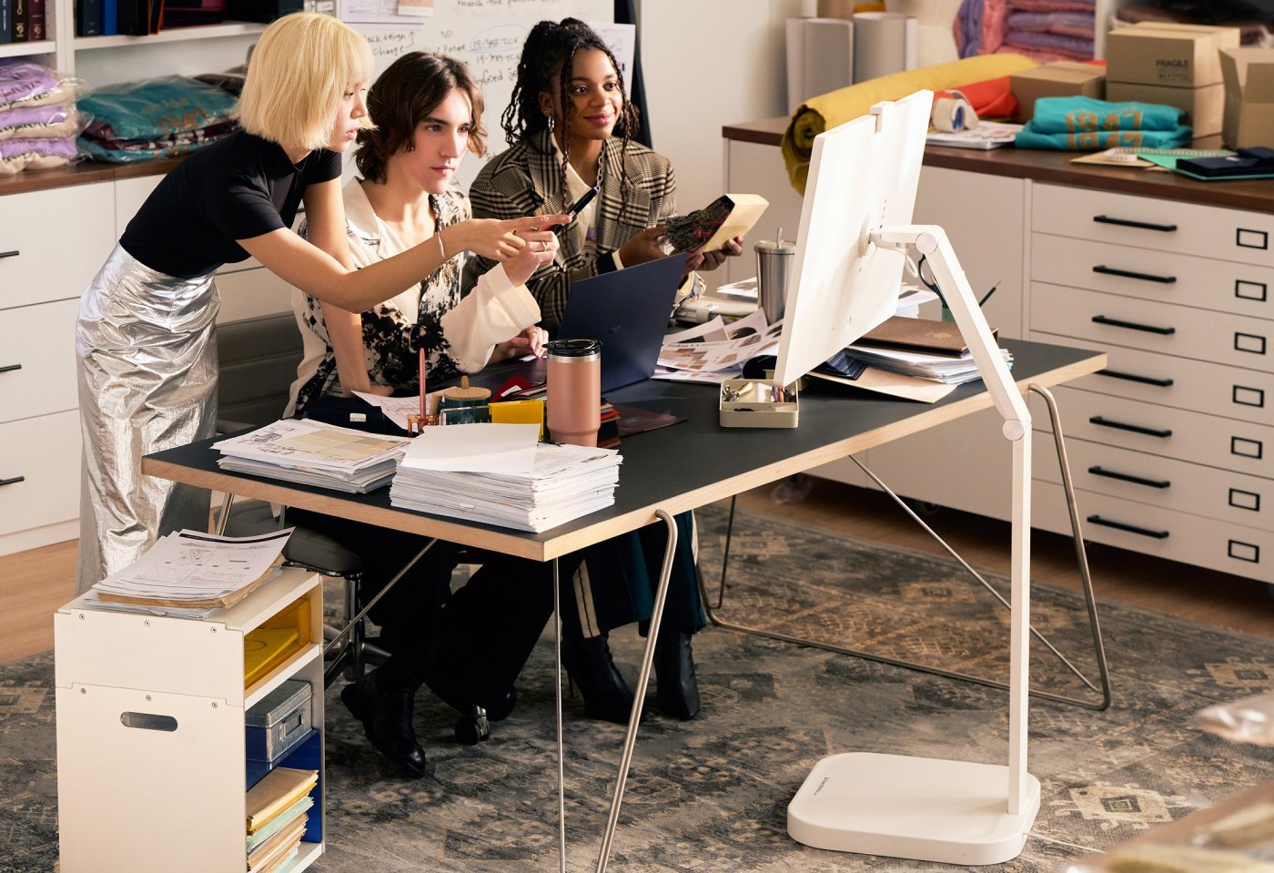 LG Swing è il nuovo smart monitor 4K con webOS che si muove come volete ...