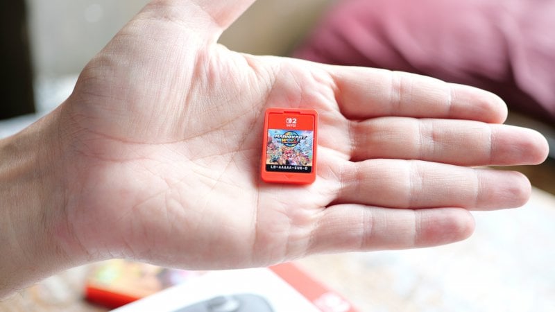 Le nuove schede di Nintendo Switch 2 sono molto simili a quelle vecchie, ma non mancano le differenze. Tra queste, il colore e il prezzo