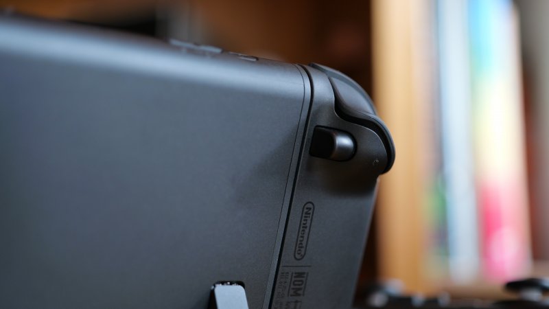 Il meccanismo per sganciare i Joy-Con 2 dalla console è semplice ma ingegnoso