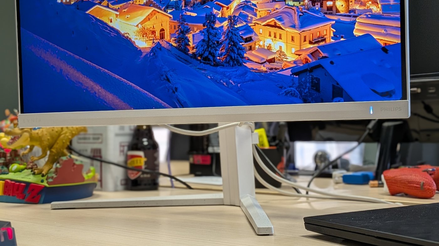 Philips Evnia 27M2N3501PA, la recensione del monitor total white con ...