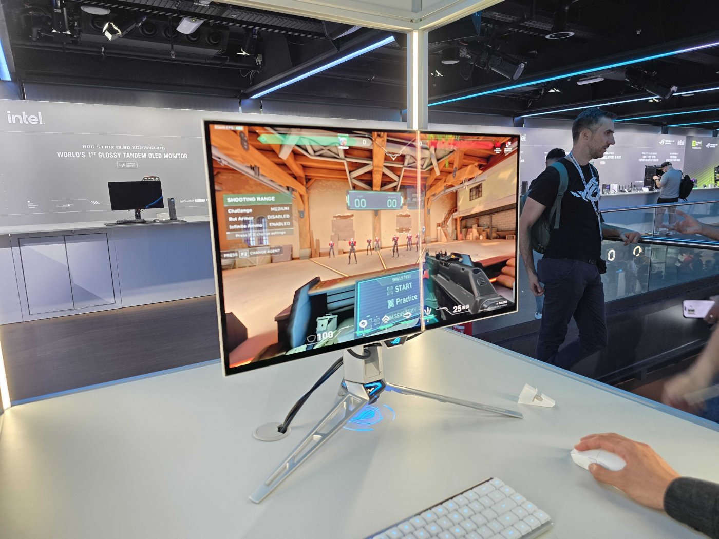 ASUS ROG svela i nuovi monitor Tandem OLED alla Gamescom 2025 ...