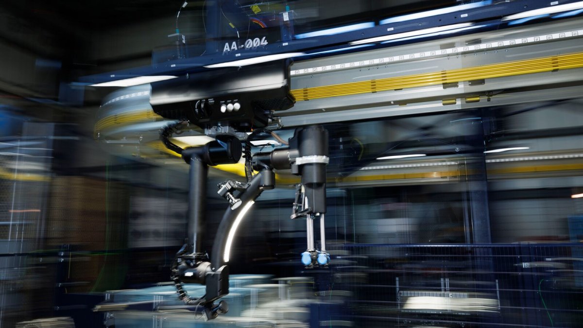 E se i robot di Amazon rendessero il lavoro più sicuro? Ecco Blue Jay e ...