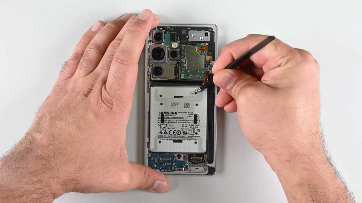 Smartphone e batterie: Google brevetta un nuovo design per semplificare ...